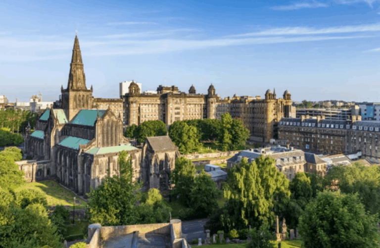 What Currency Does Scotland Use? | Ultima Markets