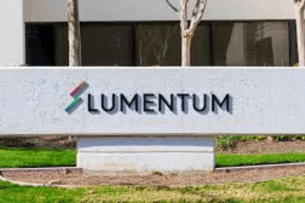 LITE Stock Hits New High With 1,000% Surge | Ultima Markets